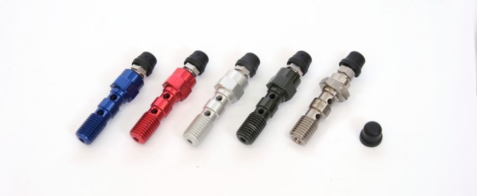 商品説明： ■P1.25 ・バンジョーボルトブリード部からフルードが抜き取れ、エア抜き作業が素早く行えます。 ・豊富なカラーバリエーションからお選びいただけます。(ボルトピッチにより、設定のないカラーもございます。) ●写真は実際の製品と異...