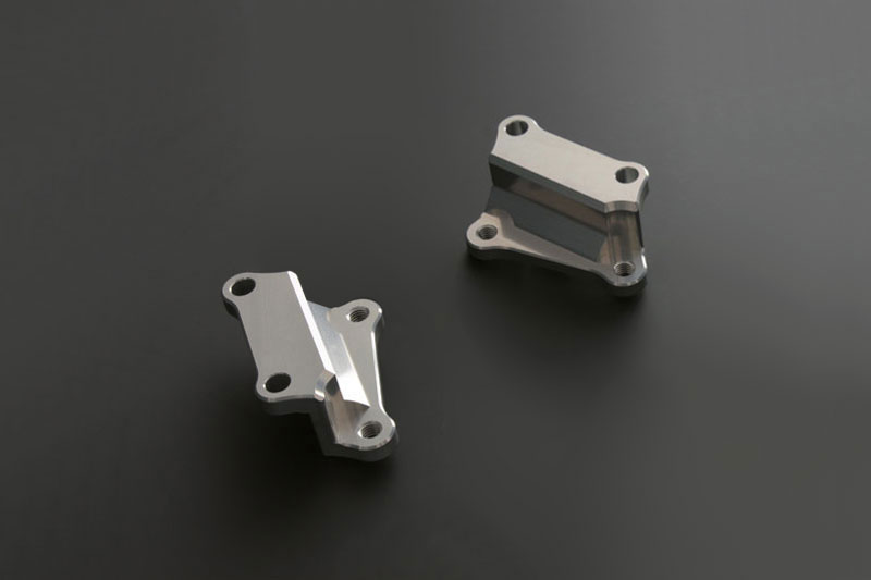 仕様： ・入数：左右セット 適合車種： ・KAWASAKI Z1/Z2 (72-75) ご注意： ※対応車種に記載している車種でも年式、型式によっては一部取り付けができない場合があります ※商品の詳細な情報につきましては、ご注文前に必ずメー...