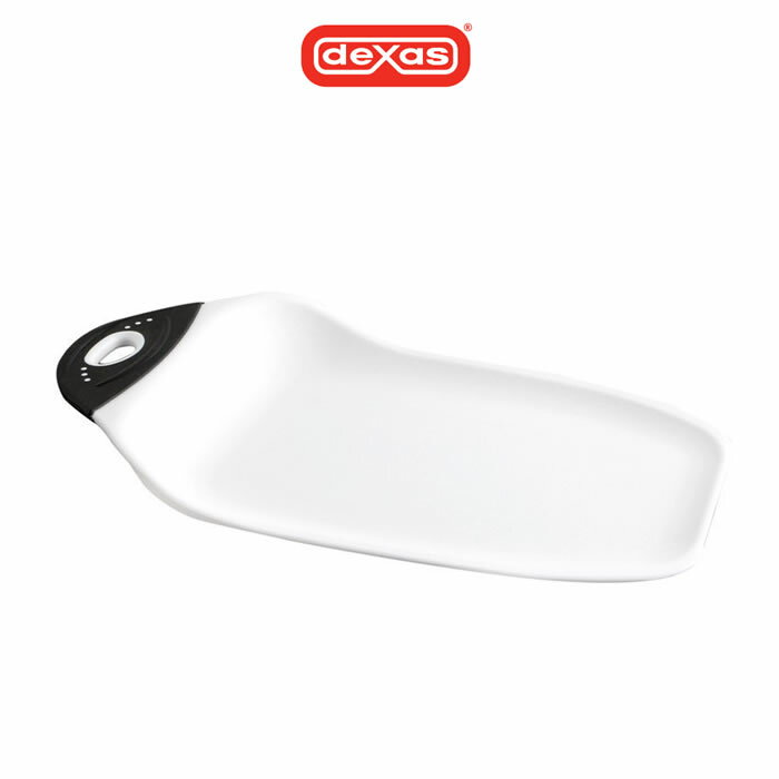 商品名デクサス dexas チョップ＆スコップ BK/WH Sサイズ 商品説明スコップのような見た目のカッティングボード。フチが立ち上がっているので、カットした食材がこぼれて散らばるのを抑える。持ち手があるのでそのまま先端のほうから鍋やボー...