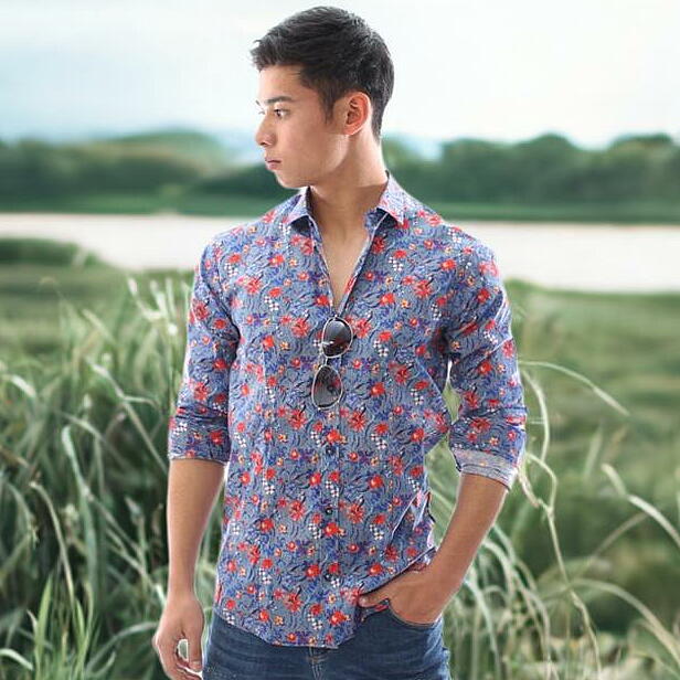 【POLIM-PIER】 紺ベースにオレンジ色の花が鮮やか。 伸縮性のあるストレッチコットン。 襟とカフスは芯地が入ってパリッとしています。 ウェストシェイプの入ったスリムフィット、細身です。 【ヨーロッパサイズ】 ※実寸サイズは↓を参考に...