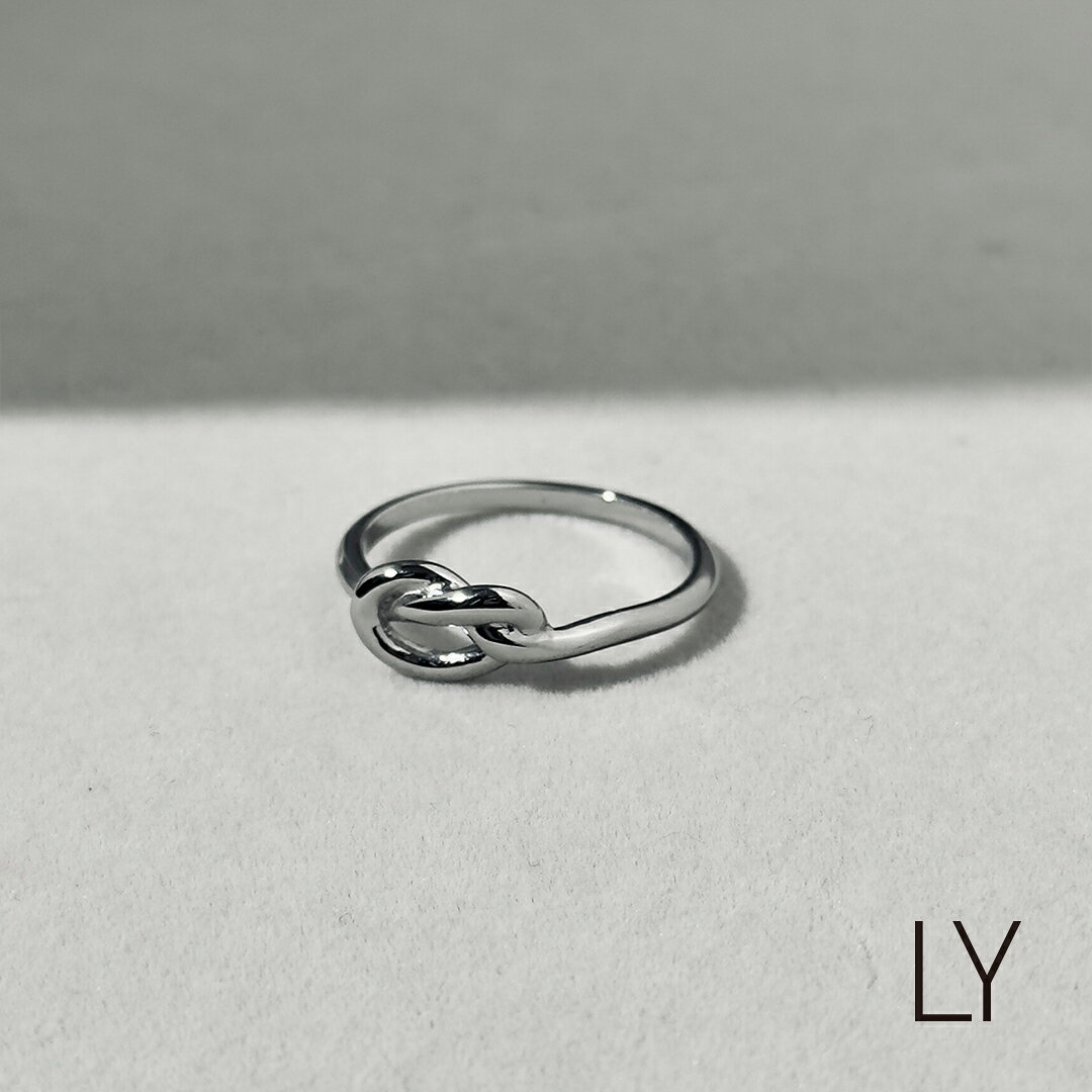 LY/エルワイ 気分で変えて、ちゃんと見せる。アクセって、もっと気楽でいい。流行や正解より、いまの自分に似合うもの。なんとなく選んだアクセが「今日の自分なんかいいじゃん」に変えてくれる。 LYは自分をちょっと変えたい日の、ちょうどいい選択肢...