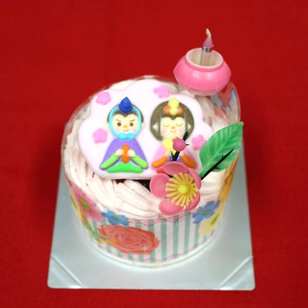 手作り菓子の店バースデーケーキのコダワリ 1.本物の生クリームだけを使用 2.北海道産の生クリーム 3.カカオ分の多いベルギー産の高級クーベルチュールチョコ使用 4.北海道産の小麦粉使用 商品名、サイズ ・デコレーションケーキ3号 ・直径9...