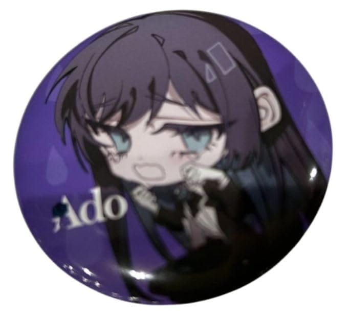 Ado 5th Anniversary Exhibition「Adotomy」ポップアップ2026会場限定で登場した、ミニキャラ缶バッジBデザイン。ORIHARA描き下ろしのミニキャラAdoが、紫を基調にした背景とともに描かれ、切なさと可愛...