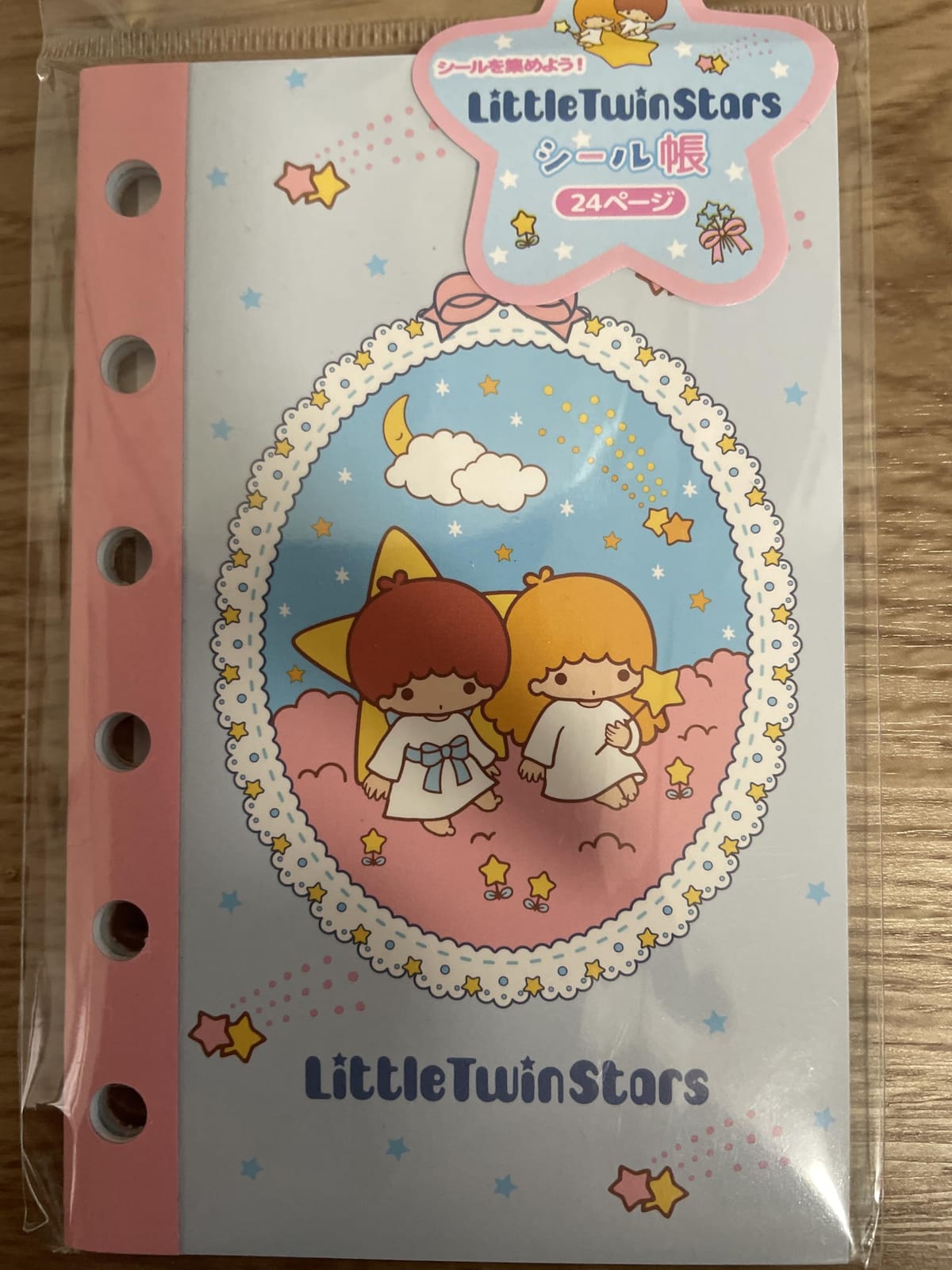 【サイズ】約H125×W80×D3mm【素材】紙、PVC はってはがせる！バインダー(別売り)にセットできる！