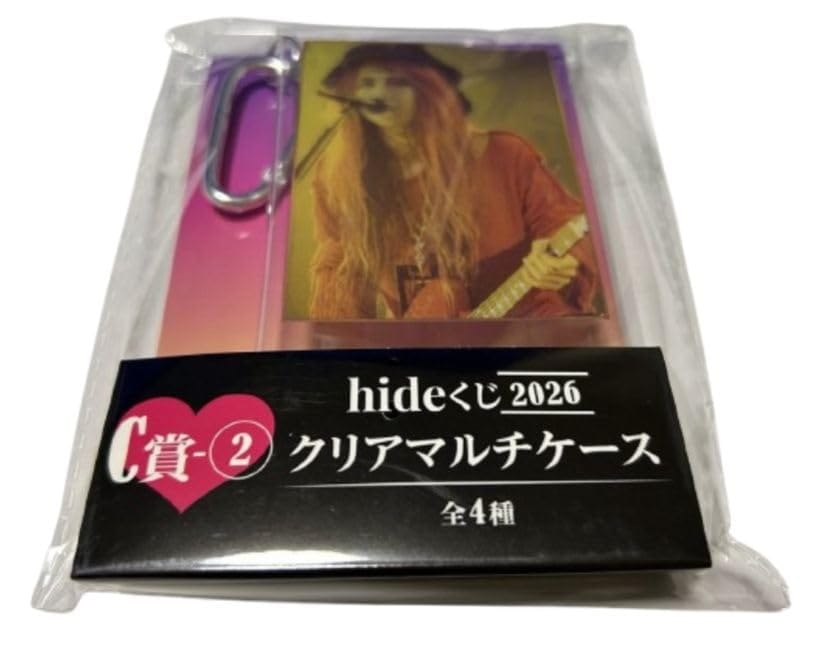 約W75×H120mmのクリアマルチケース、hide 2026くじC賞アイテムで、1994年ソロツアー当時のライブフォトを使用し、本体には「hide」「LEMONed ENTERTAINMENT」の表記入り、透明素材の軽やかさと実用性を兼ね...