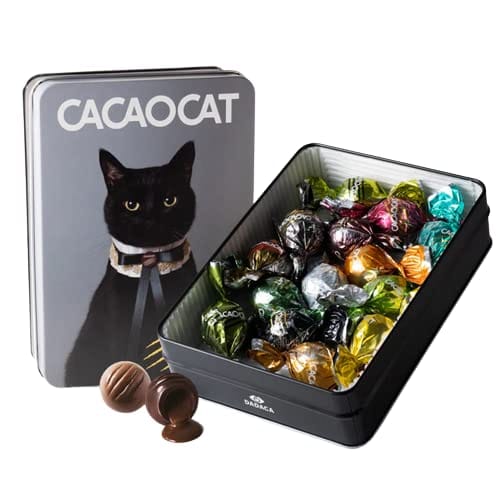 CACAOCATの洗練されたデザインは、 猫を愛する人へ贈るギフトにもぴったり。 【内容量】 CACAOCAT缶 14個入り CAT （14フレーバー×1個 : ダーク、ミルク、ホワイト、ストロベリー、抹茶、ヘーゼルナッツ、チョコバナナ、チ...