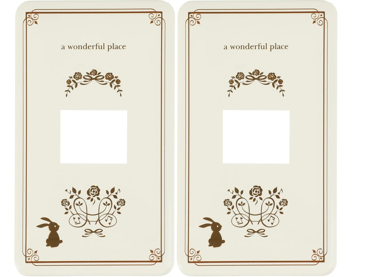 上品な花柄とうさぎの装飾が施された、高級感のあるスイッチプレートです。はめ込み式の簡単設置材質：プラスチックネジ付属2枚セット はめ込み式のスイッチプレート。 上下ネジ穴間が101mmの型(規格品)に適合しています。 ※ 取替先のスイッチの...