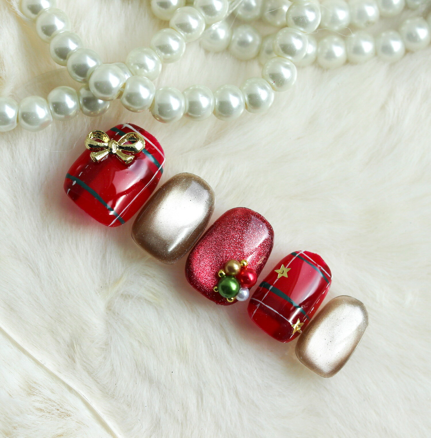 商品情報サイズベリーショート、ショート、フラットショート、ミディアム素材プラスチック色シルバー・アイリス※モニターの発色具合によって実際のものと色が異なる場合があります。【送料無料】【フリーサイズ16枚入り・両面テープ・ヤスリ付き】★ネイル...