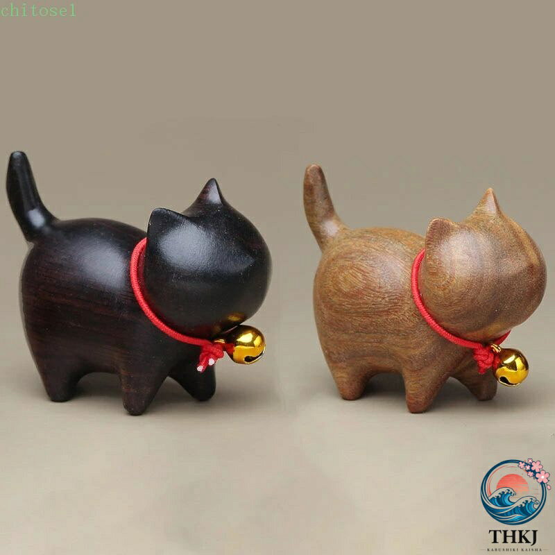 商品説明 【ミニサイズがかわいい木製のネコの置き物】 丸みのあるフォルムがかわいい木製のネコの置き物です。素材天然の黒檀と緑壇を使用した2個セットです。とても硬くて丈夫にできています。猫らしいかわいさを引き立てる曲線は職人が一つ一つ丁寧に磨...