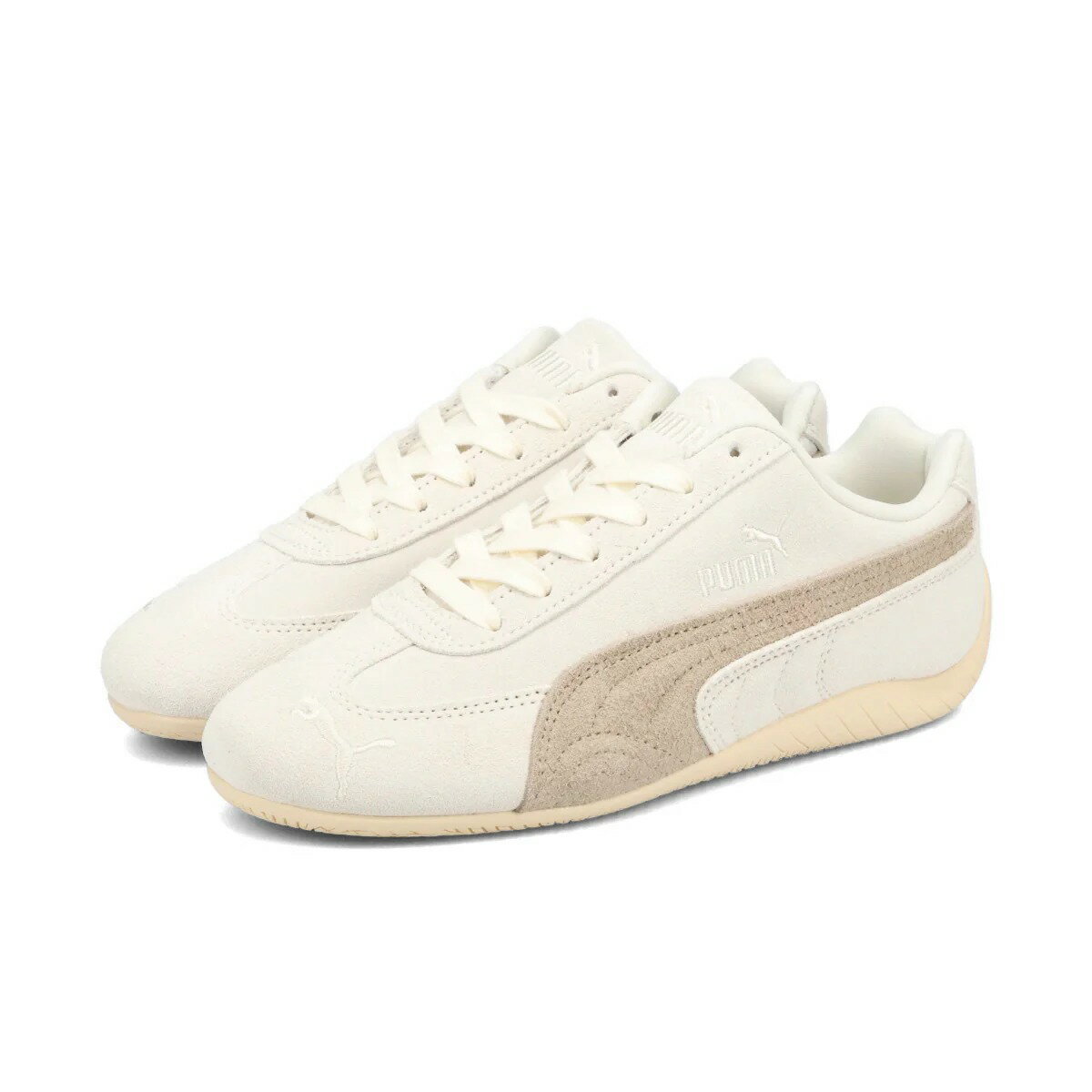 トラックレースのスピードにインスパイアされた、プーマスピードキャット スピードキャットは、1999年に誕生し、80年代から90年代にかけてF1グランプリのドライバーが履いていた耐火レーシングシューズをベースにしたライフスタイルシューズ。 レ...