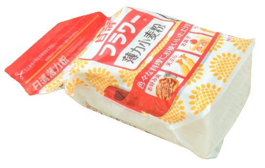 良質の小麦を使い、長年の知見で培った独自の製粉技術で作り上げた、薄力小麦粉です。天ぷら、お菓子、お好み焼、うどんなど、幅広くお使いいただける薄力小麦粉です。開閉が簡単で保存に便利なチャック付。