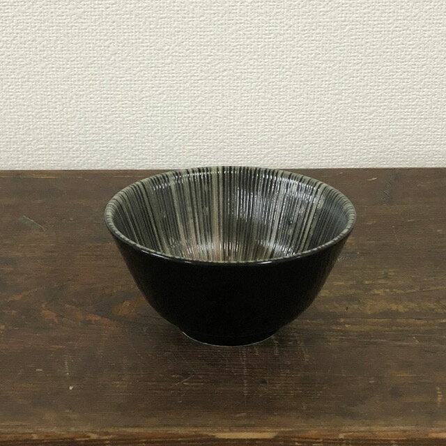 ・サイズ径11.5x高5.5cm・重さ200g・材質磁器(美濃焼)・レンジ○・オーブンX・食洗機○・箱サイズ------- 美濃焼　千段十草十草シリーズ 少しだけ高級感を感じる十草模様のうつわです。 小鉢/白 小鉢/黒 　 3.8碗/白 3...