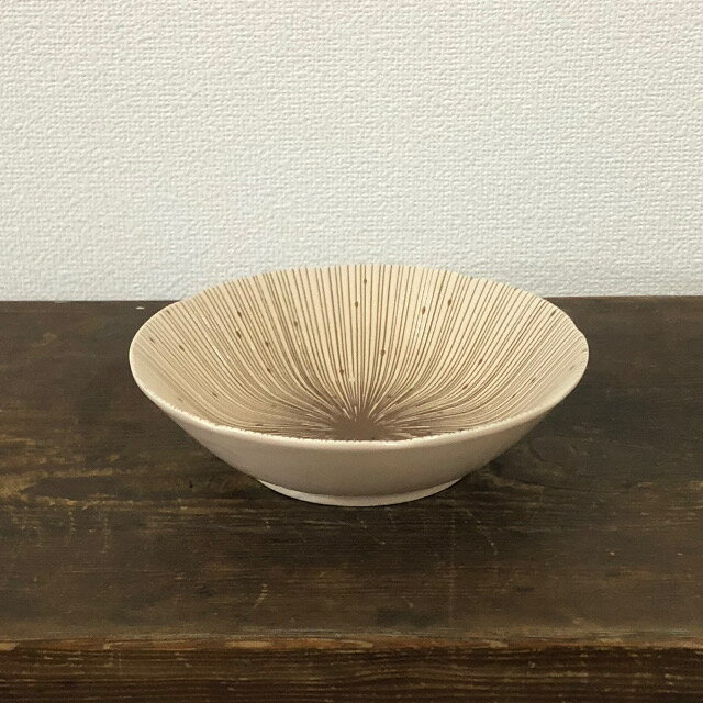 ・サイズ径16.5x高4cm・重さ250g・材質磁器(美濃焼)・レンジ○・オーブンX・食洗機○・箱サイズ------- 美濃焼　千段十草十草シリーズ 少しだけ高級感を感じる十草模様のうつわです。 小鉢/白 小鉢/黒 　 3.8碗/白 3.8...