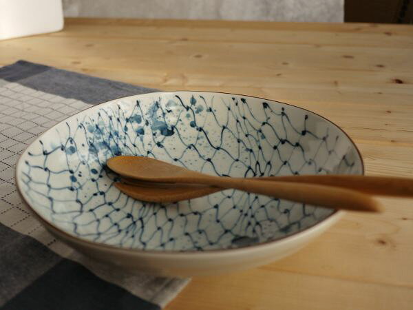 ・サイズ径21x高5cm・重さ560g・材質磁器（美濃焼）・レンジ○・オーブンX・食洗機○・ギフト箱--------- ☆深皿単品5柄☆ アミ目 牡丹 祥瑞 草花 タコ唐草 ☆5柄セットはこちら☆ 5柄セット　 染付が5柄のお皿になりました...