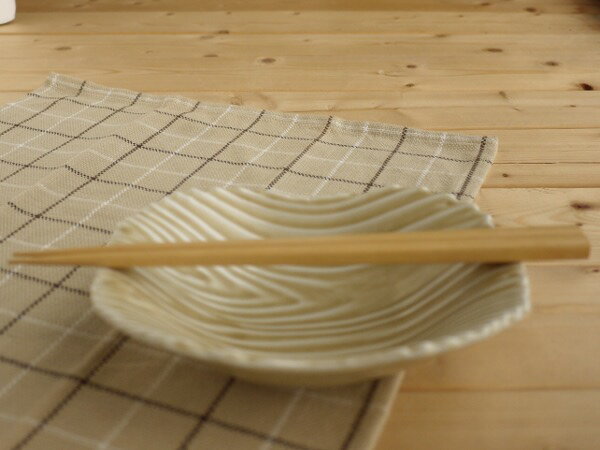 ・サイズ16.5x13.2x高4.5cm・重さ270g・材質磁器（美濃焼）・レンジ○・オーブンX・食洗機○ ☆木目調シリーズ☆ 小皿 ベージュ 小皿 ブラウン 小皿 グリーン 小皿 ブルー 取皿 ベージュ 取皿 ブラウン 取皿 グリーン 取...