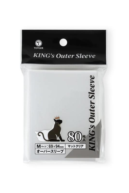 TOYGER KING's Outer Sleeve (オーバースリーブ)表面は透明度の高いクリアフィルム背面はシャッフルがしやすいエンボス加工背面の透明度も高く、スリーブのイラストも極限まで綺麗に写します分厚くなりすぎない薄さを追求、80枚入り