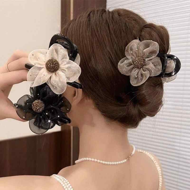 ・カテゴリ: ヘアアクセサリー・タイプ: グリップクリップ・スタイル: 爽やかスイート・素材: メッシュ・デザイン: 花、バラ・カラー展開: ブラック、ブラウン、シャンパン・対象: 女性