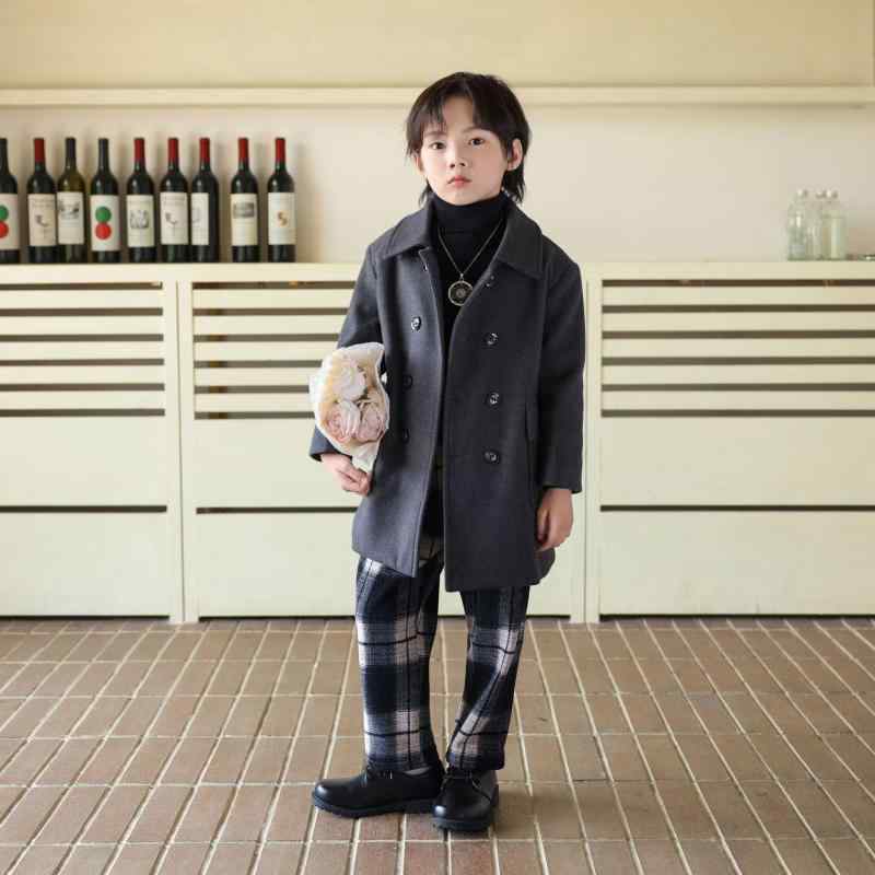 ・カテゴリ: キッズコート・性別: ユニセックス・対象年齢: 中小児向け（3〜8歳）・スタイル: ブリティッシュ・柄: 無地・厚さ: 普通・丈: ミドル丈・ネックライン: 襟付き・袖丈: 長袖・フード: なし・ウエストベルト: なし・インナ...