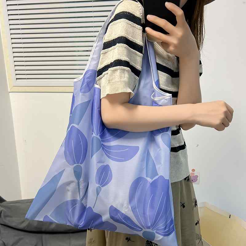 ・カテゴリ: ショッピングバッグ・対象: 男女兼用・最大耐荷重: 20kg・素材: ポリエステル・スタイル: カジュアル・タイプ: 手提げ型・特徴: 折りたたみ式・カラー展開: ホワイトストロベリー、パープルチューリップ、グレーリス、ダーク...