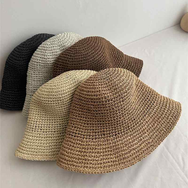 ・カテゴリ: ストローハット・適合シーズン: 夏・つばスタイル: 広いつば・カラー展開: カーキ、ベージュ、ブラウン、ブラック、グレーベージュ・サイズ: フリーサイズ（調節可能）・機能: UVカット、通気性、日よけ・スタイル: ファッション...
