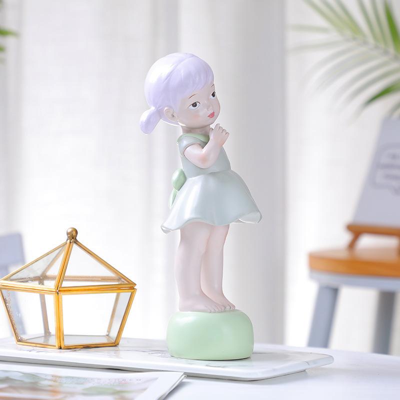 ・素材: 合成樹脂、プラスチック・カテゴリ: 樹脂工芸品・カラー展開: 目閉じ立ち、目開き立ち・スタイル: 欧風