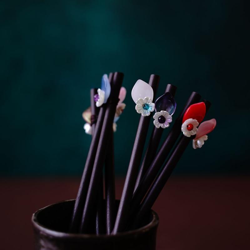 ・カテゴリ: 髪飾り・スタイル: 民族風・素材: ガラス/琉璃・デザイン: 花卉・カラー展開: 濃紺、紫紅、白、赤、紫、ピンク、淡青、淡紅