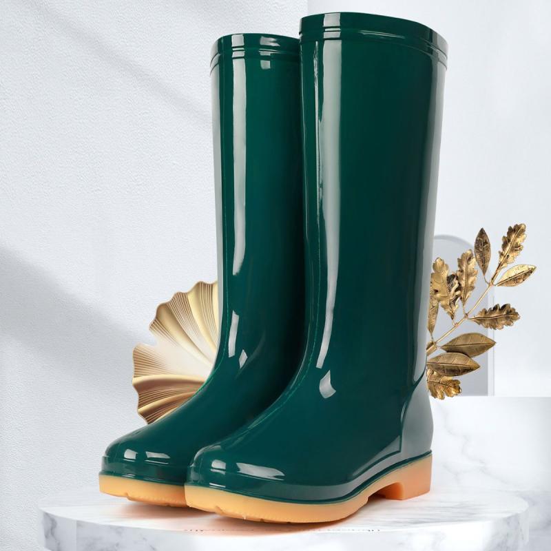 ・カテゴリ: 女性用レインシューズ・性別: 女性・筒丈: 高筒・厚み: 普通・ヒール高: 1-3cm・柄: 無地・アッパー素材: プラスチック・カラー展開: 紫、墨緑、青・サイズ展開: 35、36、37、38、39、40、41