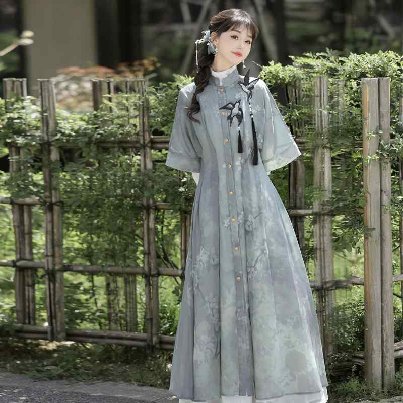・カテゴリ: ワンピース・主な素材: ポリエステル95%以上・サイズ展開: S、M、L、XL・装飾: 立体装飾・対象: 女性・袖型: ストレート