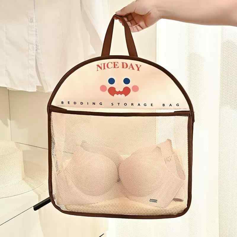 ・カテゴリ: 収納・スタイル: シンプルモダン・主な素材: 布・カラー展開: ブラック、ブラウン・形状: 平面・仕様: PP板内蔵・使用シーン: 壁掛け式、ベランダ壁掛け式、浴室壁掛け式、クローゼット吊り下げ式、ドア・窓吊り下げ式