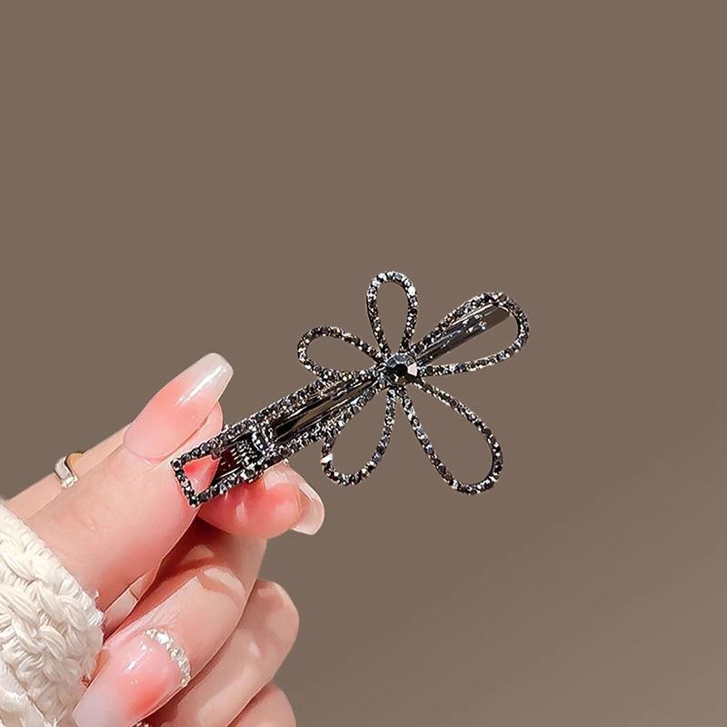 ・カテゴリ: ヘアアクセサリー・タイプ: 前髪クリップ・素材: 合金・加工: 镶嵌・モチーフ: 花・スタイル: 高級感・スタイル分類: ファッション通勤・対象: 女性