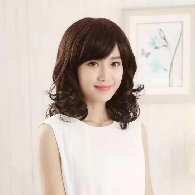 ・スタイル: レトロ・対象: 女性・製法: マシンメイド・染髪・パーマ: 可能・素材: 耐熱ファイバー・前髪: 斜めバング・効果: 白髪カバー・特徴: 若々しい印象・カラー: ナチュラルブラック、ライトブラウン、ダークブラウン・カテゴリ: ...