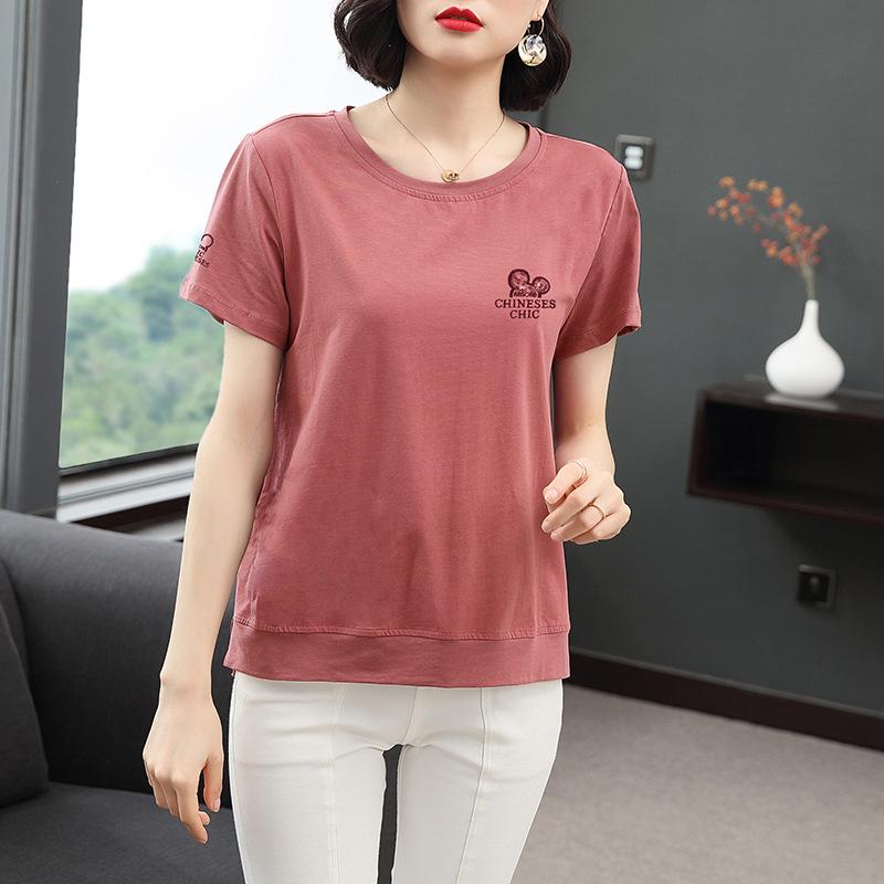 ・カテゴリ: Tシャツ・スタイル: きれいめカジュアル・主な素材: 綿50～70%、ポリウレタン～30%・柄: 無地・加工: 刺繡・フィット: ルーズ・ネックライン: クルーネック・袖丈: 半袖・カラー展開: ウォーターメロンレッド・サイズ...