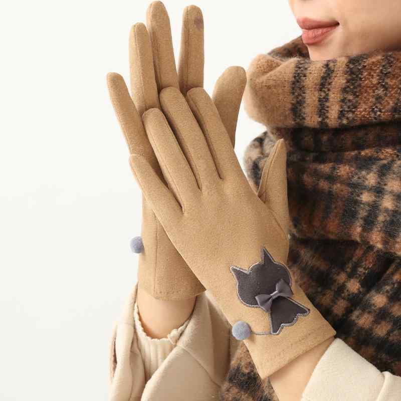 ・機能: 保温・種類: フルフィンガー手袋・カラー展開: ブラック、カーキ、グレー、ネイビー、ピンク、レイクブルー、オフホワイト・サイズ展開: フリーサイズ・対象: 女性・デザイン: ベーシック、シンプル・主な素材: スエード調・素材含有率...