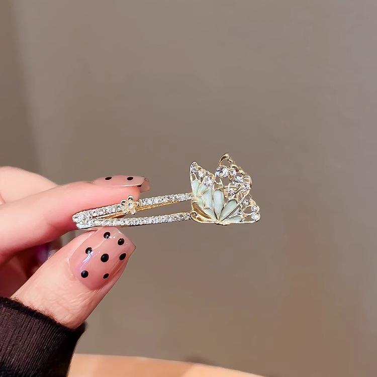 ・カテゴリ: ヘアクリップ・スタイル: 韓国風・スタイル分類: スイート・主な素材: 合金・デザイン: 蝶・加工: メッキ・タイプ: サイドクリップ・カラー: ラインストーン・対象: 女性用・流行要素: 魚尾