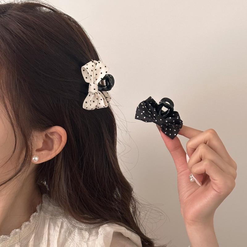 ・カテゴリ: ヘアアクセサリー・スタイル: レトロ・主な素材: 布・対象: 女性・加工: 手作り・タイプ: バナナクリップ、ヘアゴム、クロップ・柄: ポルカドット・装飾: 蝶結・カラー展開: ホワイトポルカドット、ブラックポルカドット