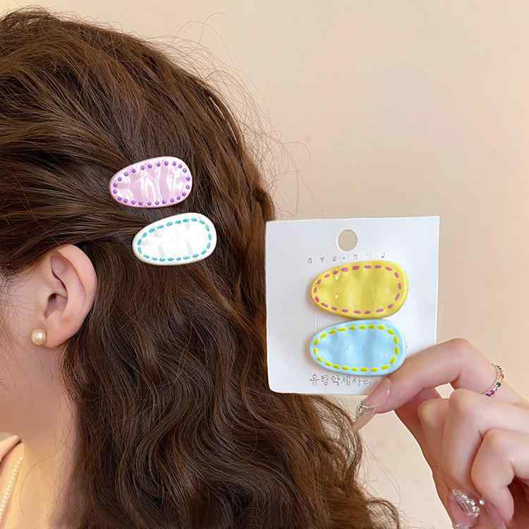 ・カテゴリ: ヘアアクセサリー・スタイル: 韓国風かわいい・主な素材: アクリル・種類: バナナクリップ・加工方法: 手作り・デザイン要素: 水滴・カラー展開: 米白色、ブルー、ピンク、イエロー・対象: 女性