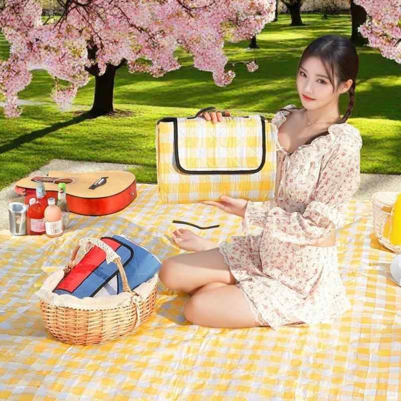 ・主な素材: ベルベット・カラー展開: 黄白格子、紅白格子、春日花・サイズ展開: 1.5m×1m、1.5m×2m、2.0m×2m