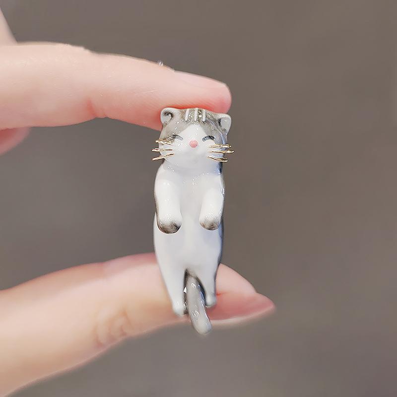 ・カテゴリ: ブローチ・スタイル: かわいい・主な素材: 合金・デザイン: 動物・モチーフ: 猫・カラー: グレー・機能: 両用・対象: 女性