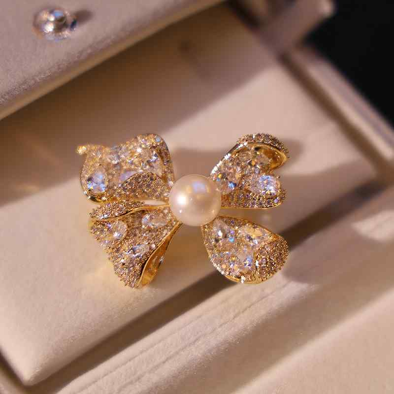 ・カテゴリ: 胸針・素材: 銅・形状: リボン・カラー展開: 金色、銀色・機能: 装飾・スタイル: 韓国風・スタイル分類: 清新甘美・対象: 女性・流行要素: リボン