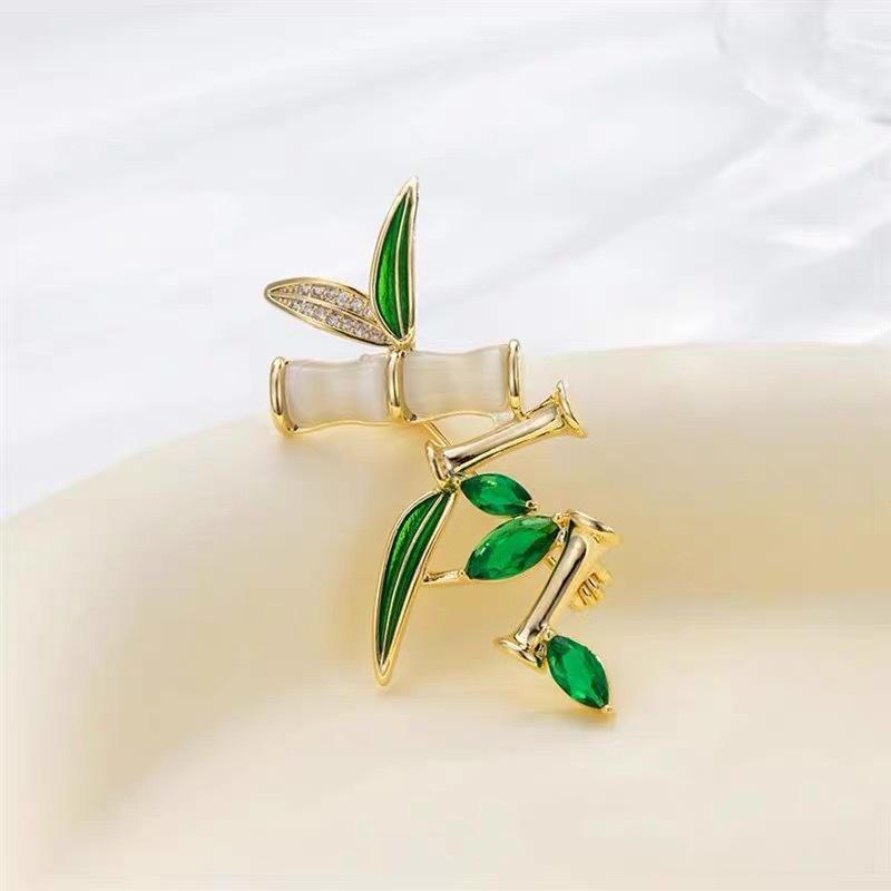 ・カテゴリ: ブローチ・スタイル: 中国風・主な素材: 銅・カラー展開: 金色・モチーフ: 葉・対象: 女性