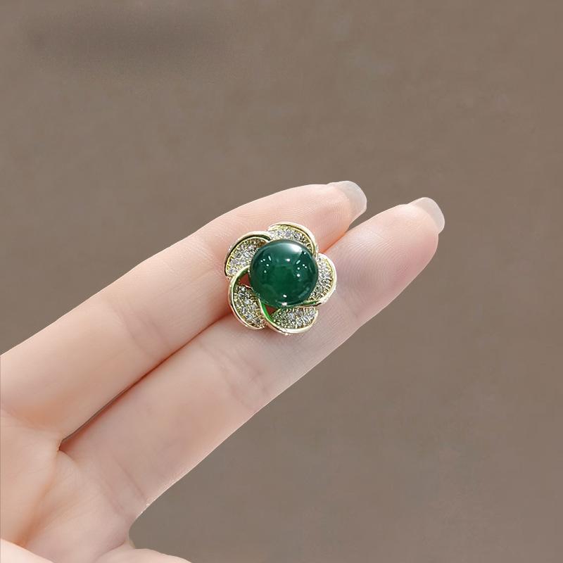 ・素材: 合金・形状: 花・加工: メッキ・カラー: エメラルドグリーン山茶花・流行要素: リボンび、非対称・機能: 調整・スタイル: ナチュラル・スタイル分類: 清新スイート・対象: 女性・種類: ブローチ・流行要素分類: 形状/パターン