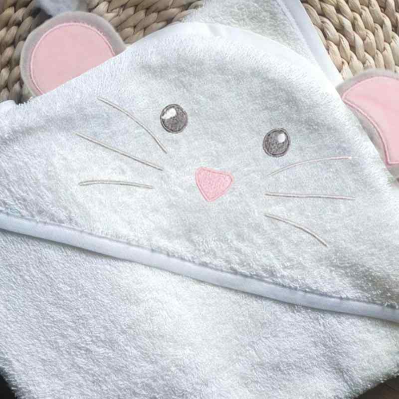 ・主な素材: 竹繊維・gsm: 400-500・サイズ展開: 90×90cm (400gsm), 75×75cm (400gsm), 75×75cm (500gsm)・糸番手: 16支・加工: 刺繍、縁取り