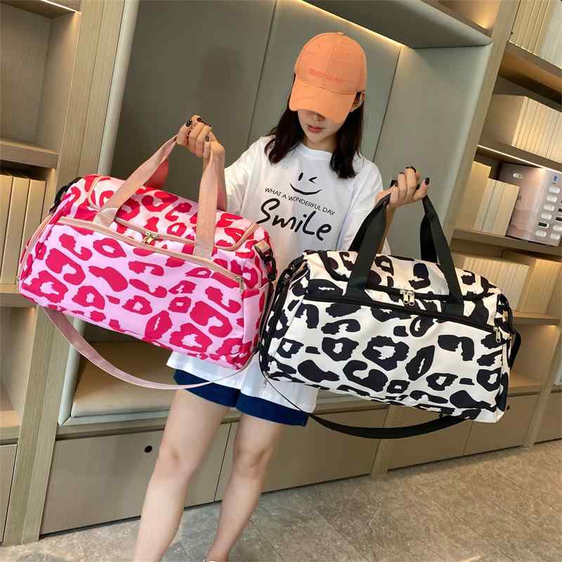 ・容量: 36-55L・素材: 牛津布・裏地: ポリエステル・柄: 牛柄、ゼブラ柄・スタイル: ストリート・カラー展開: 牛柄カーキ、牛柄ピンク、ゼブラブラック、牛柄ホワイト・機能: 負担軽減・対象: 男女兼用・用途: レジャー旅行