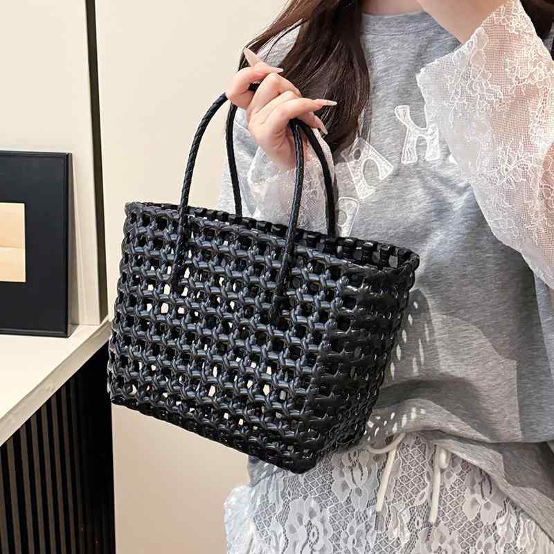 ・カラー展開: ブラック、ホワイト、ブルー、カーキ、グリーン、ローズピンク・スタイル: ストリート・主な素材: PVC・タイプ: かごバッグ・サイズ: 中・装飾: 編み込み・形状: 横型スクエア・開閉方式: オープン・硬さ: 中硬・肩紐本数...