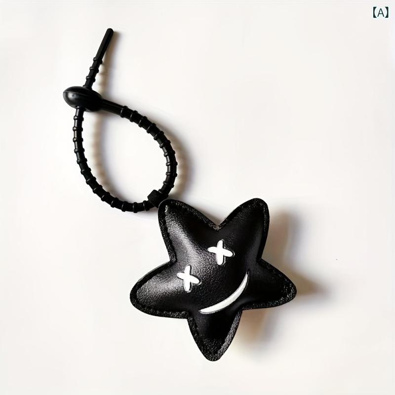 ・主な素材: 皮革・スタイル: INS風・種類: バッグチャーム・柄: 星型、花・カラー展開: ブラック星型、赤星型、ブラック花、赤花、ブラック星型（リング）、赤星型（リング）、ブラック花（リング）、赤花（リング）