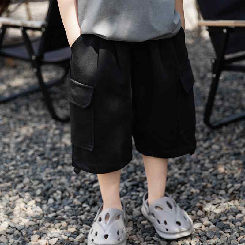 ・カテゴリ: 子供用パンツ・スタイル: カジュアル・丈: 七分丈・主な素材: 綿 ・対象性別: ボーイズ・対象年齢: 3〜8歳（身長100〜140cm）・生地加工: 柔軟加工・柄: 無地・ウエスト: ミディアムウエスト・ボトムス留め具: ゴ...