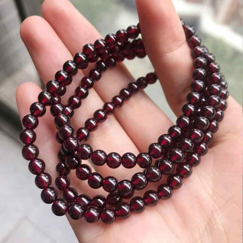 ・カテゴリ: 手飾り・主な素材: ガラス/琉璃・加工工程: 研磨・デザイン: 幾何学型・カラー: 石榴紅（3重巻きブレスレット、6mm）・トレンド要素: 丸型、幾何学・スタイル: 韓国風・スタイル分類: 爽やか、フェミニン・対象: ユニセックス