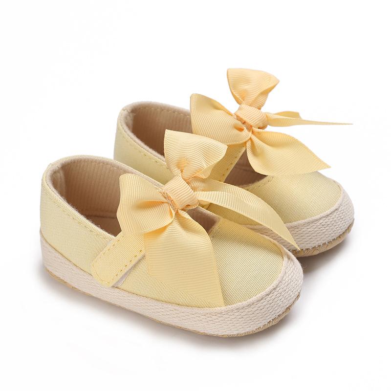 ・カテゴリ: ベビーシューズ・カラー展開: イエロー・サイズ展開: 内寸11cm（サイズ38）、内寸12cm（サイズ40）、内寸13cm（サイズ42）・対象性別: 女の子・アッパー素材: キャンバス・スタイル: プリンセス・機能: 通気性、...