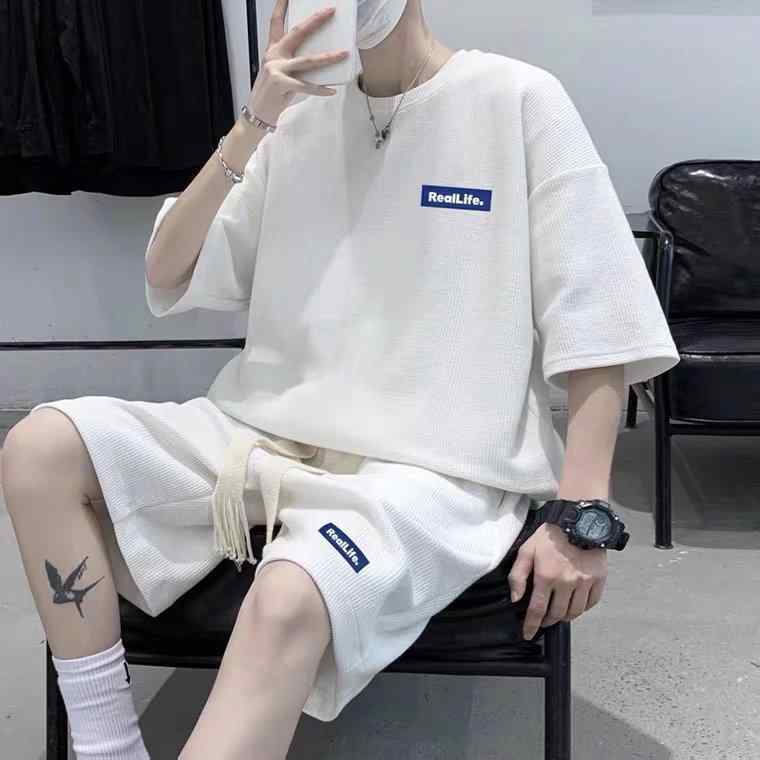 ・スタイル: 韓国風・厚さ: 普通・パンツ丈: ショートパンツ・トップススタイル: Tシャツ・袖丈: 五分袖・フード: なし・主な素材: ポリエステル・素材割合: 90%・着用シーン: 日常・カラー展開: ブラック、ホワイト、ブルー、グレー...