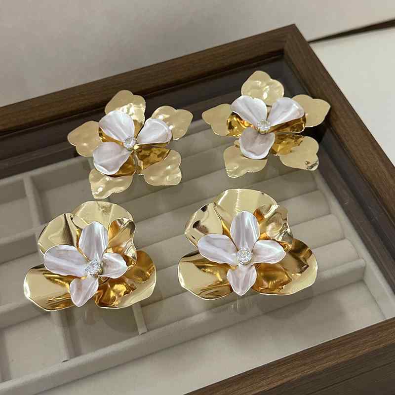 ・カテゴリ: 耳飾り・スタイル: 欧米風、ファッション通勤・デザイン: 花、花びら・カラー展開: Aタイプ、Bタイプ・対象: レディース・素材: 金属